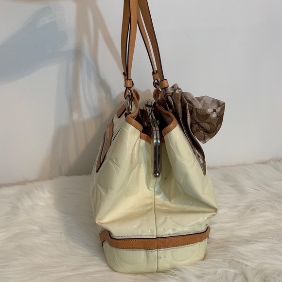 Coach | Bags | Coach Signature Ivory Kiss Lock Tote Purse | Poshmark